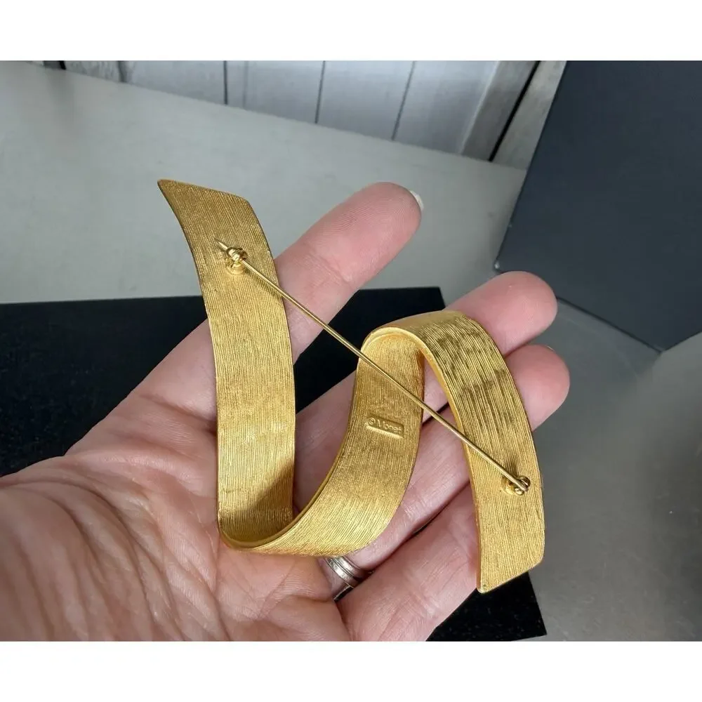 Monet | Jewelry | Signed Monet Matte Gold Tone Ribbon Brooch Pin Glam ...